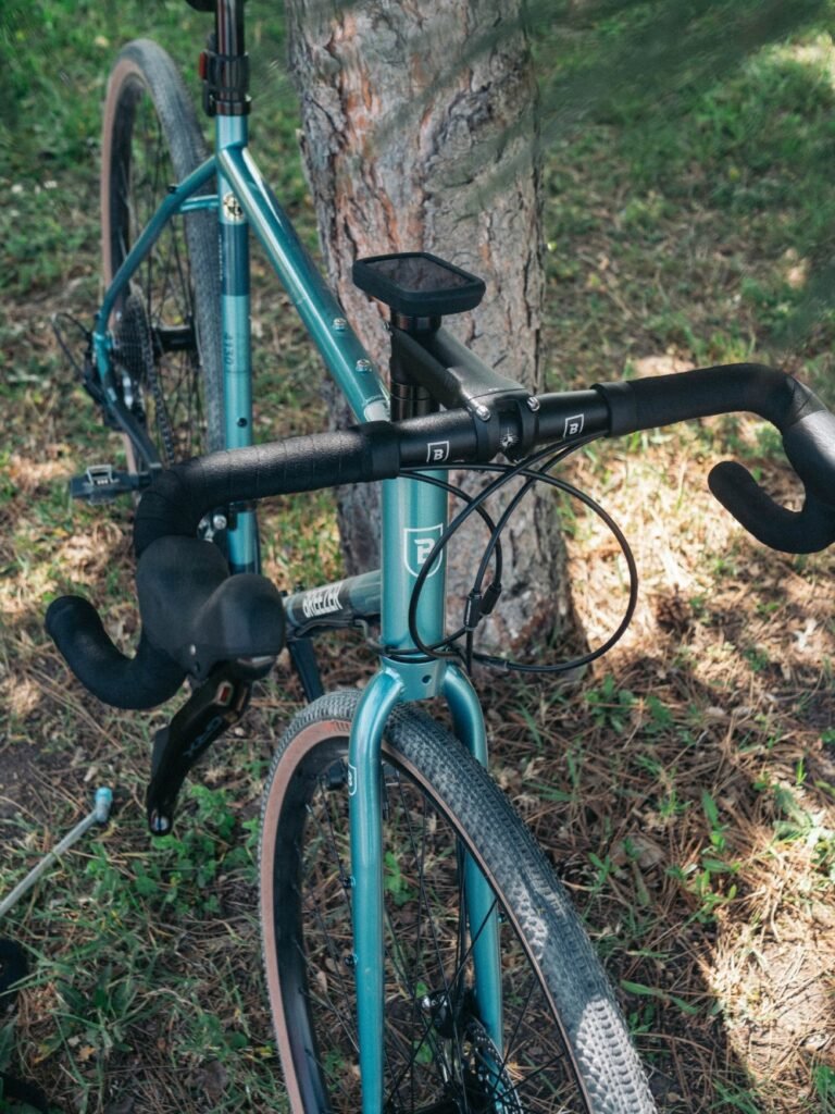 Cintre gravel : comment bien le choisir + sélection 2025